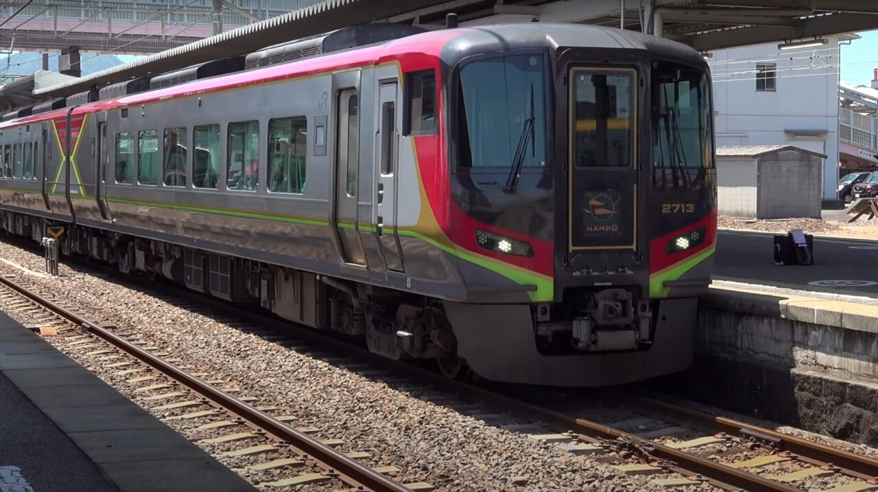 2700系 化け物と呼ばれる理由と魅力の全貌紹介 | Shikokuレールノート